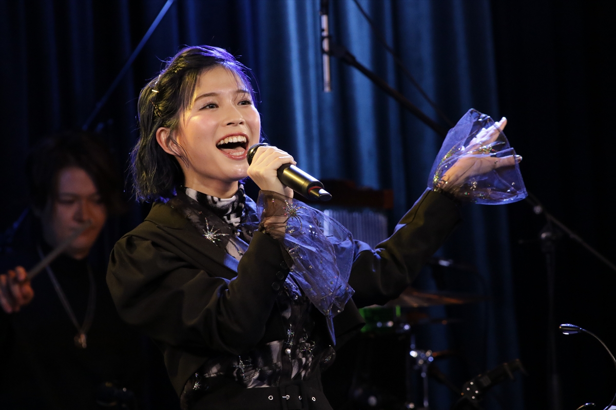 Voice actress Yoshino Aoyama holds a solo live show for the first time ...